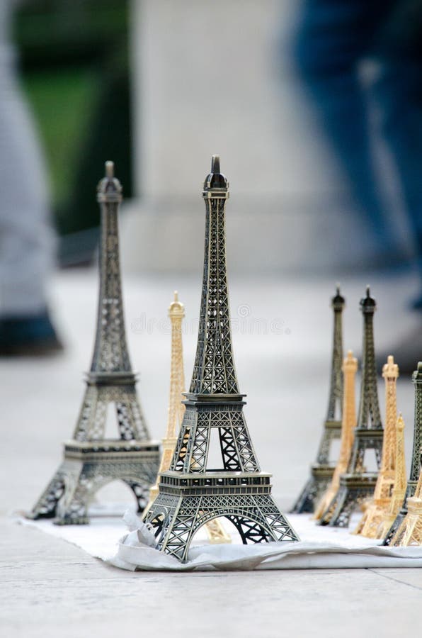 Recuerdos De La Torre Eiffel Foto de archivo - Imagen de turismo ...