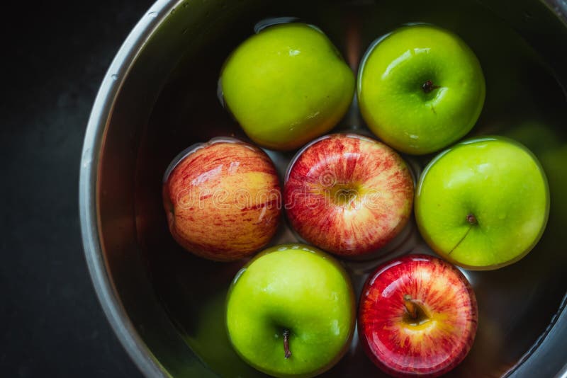 Red Apple and Green Apple Cleaning in a Bowl Stock Photo - Image of ...