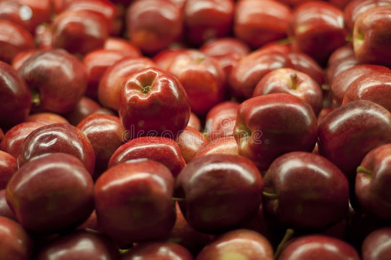 Red Apple Pile at Supermarket Stock Image - Image of diet, produce ...