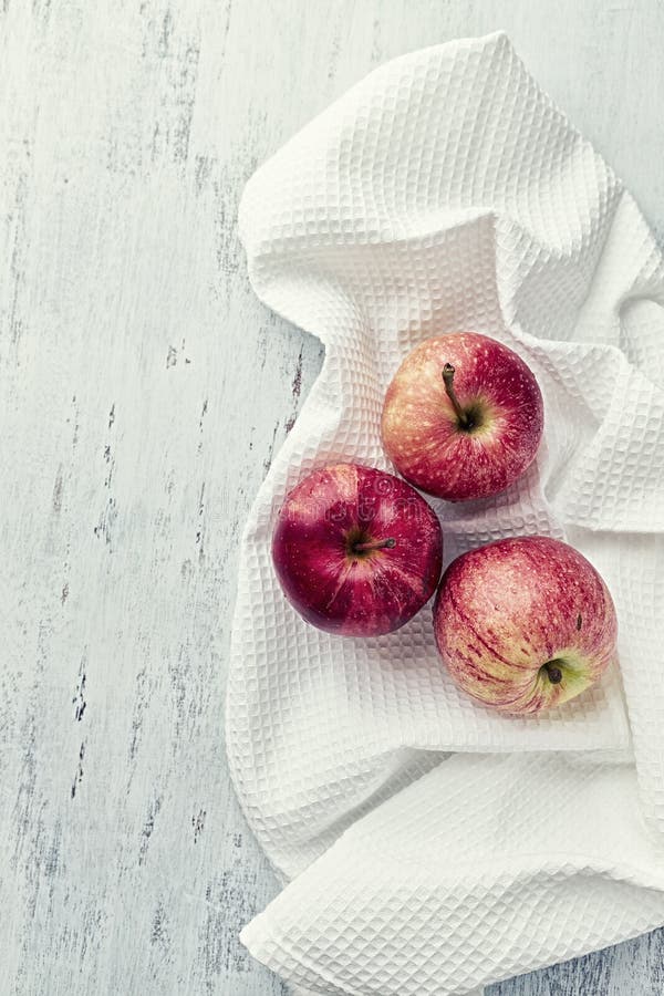 Red Apples on Kitchen Table Stock Image - Image of fresh, towel: 36663349