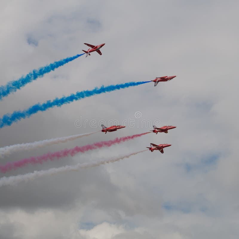 Red Arrows editorial image. Image of power, arrows, formation - 42597850