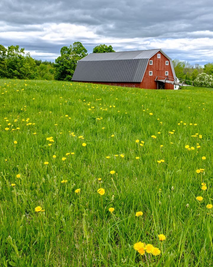 Classic Farm House and Barn Stock Photo - Image of house, farm: 25204450