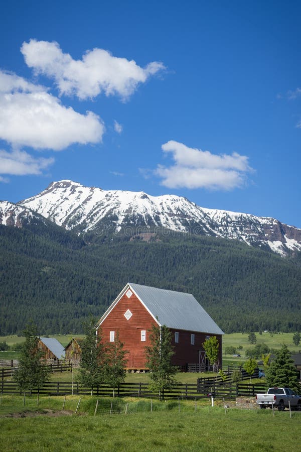 Red barn in Oregon stock photo. Image of forest, terrain - 71386704