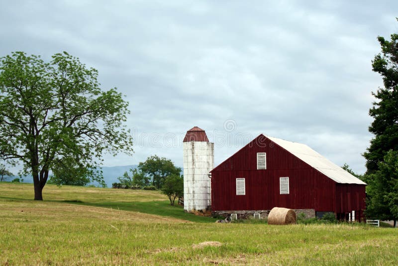 Round red barn stock image. Image of clear, scenes, architecture - 23289585