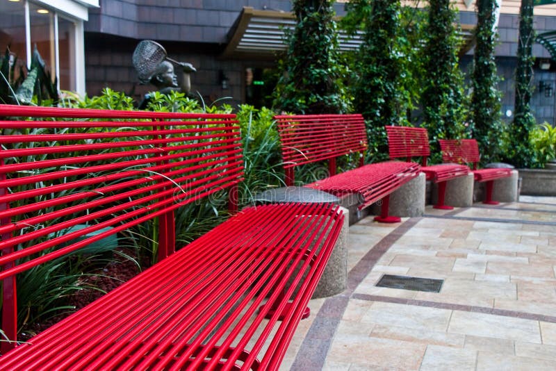 Red Benches Along Garden Walk Stock Photo - Image of walk, empty: 15157762