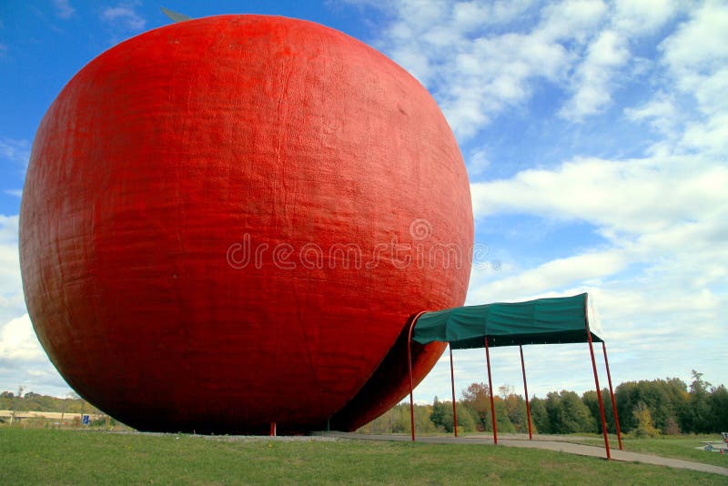 The Red Big Apple editorial photography. Image of monument - 28233867