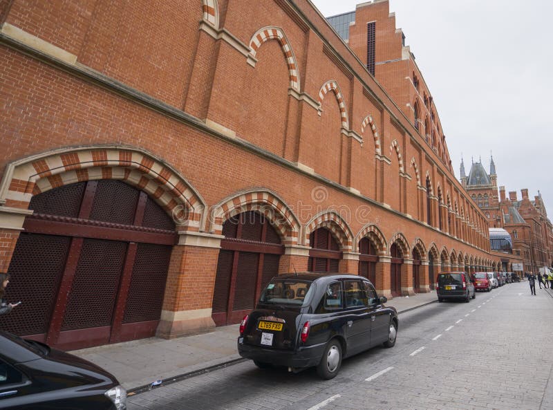 Red Brick Building of London St. Pancras Station - LONDON, ENGLAND ...