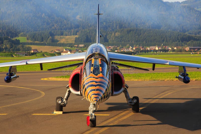 Red Bull Alpha Jet imagen editorial. Imagen de francés - 101120780