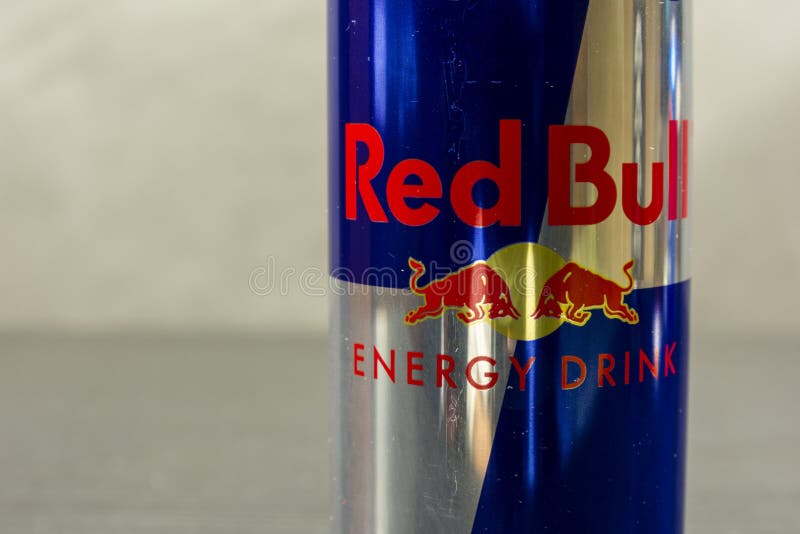 Rote Bulle Logo Marke Und Text Zeichen Energy Drink an Der Wand Bar ...