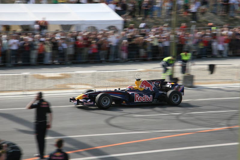 Red Bull Que Compite Con El Coche De Carreras Foto de archivo editorial ...