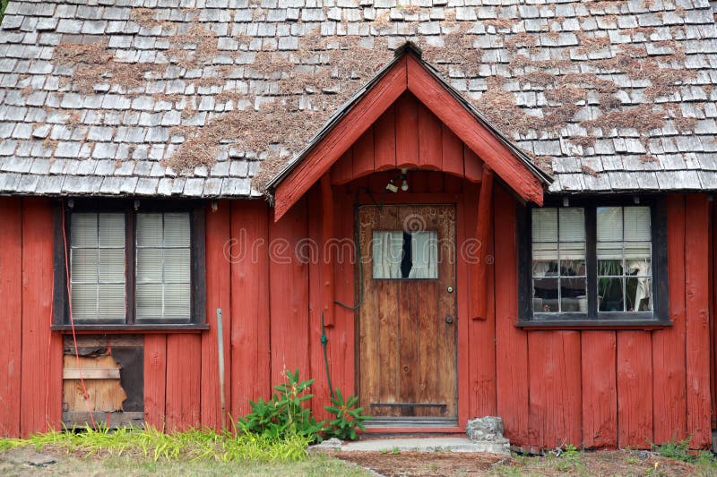 Old Log Cabin With Red Roof Stock Image - Image of cabin, roof: 53450651