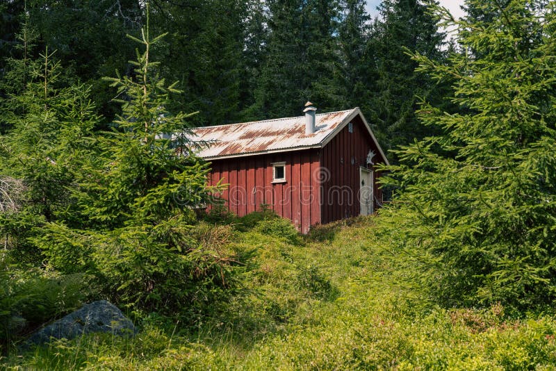 Old red loggers cabin stock image. Image of wooden, resting - 238926979