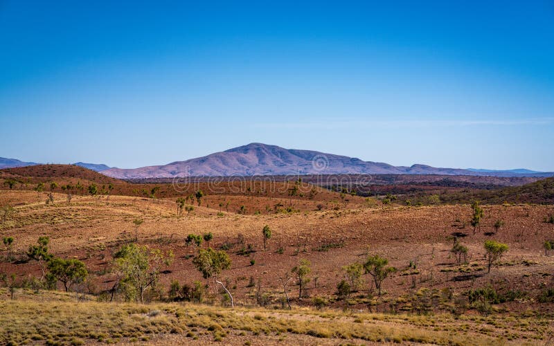 Red Centre Landscape with Distant View of Mount Razorback in NT Outback ...
