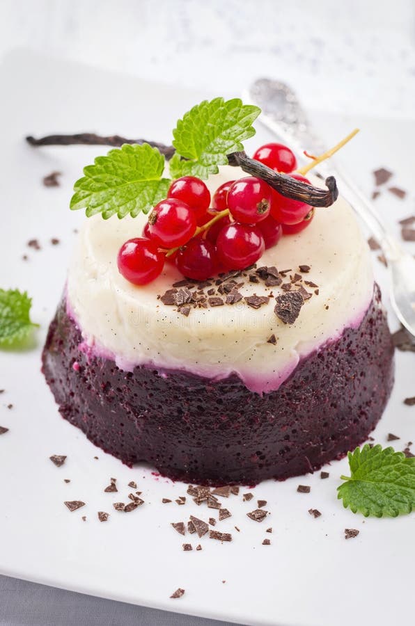 Red Currant Pudding in White Baking Dish, Berry Pie Stock Photo - Image ...