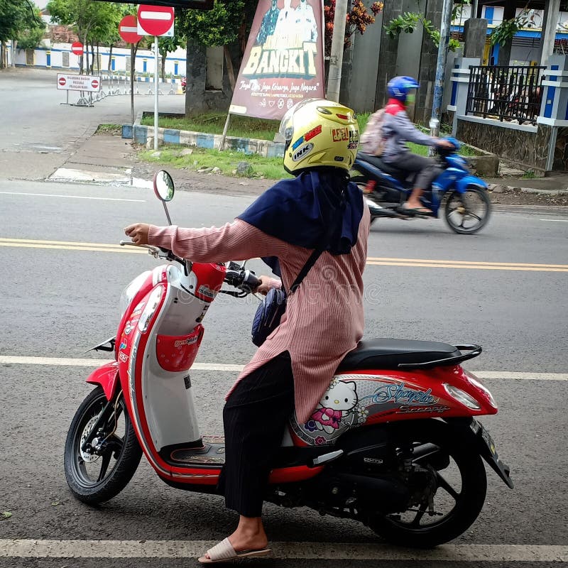 Red Cute Scooters editorial image. Image of cute, street - 262403405