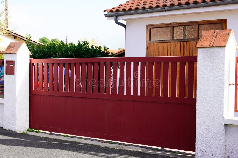 Red Design Classical Home Metal Aluminum Gate of Modern House Stock ...