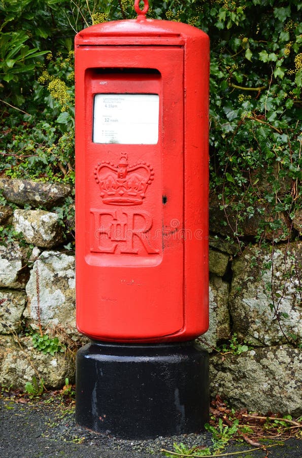 Red Elizabeth II Pillar Box Editorial Photo - Image of crown, elizabeth ...