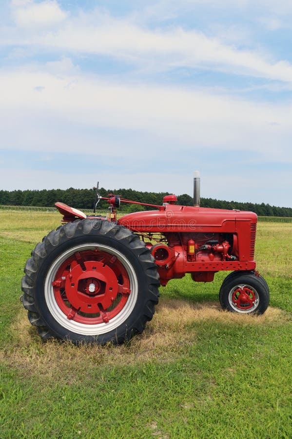 Red Farm Tractor in Delaware Stock Image - Image of delaware, parked ...
