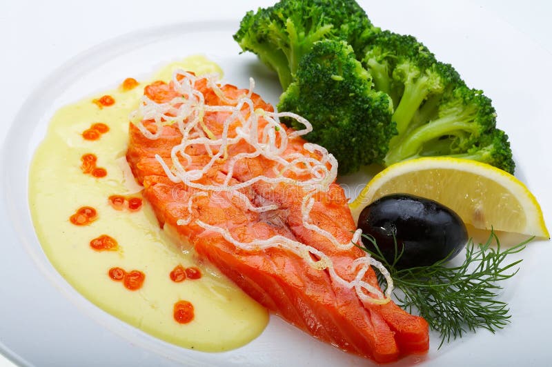 Red fish with lemon stock image. Image of olive, sauce - 10808363