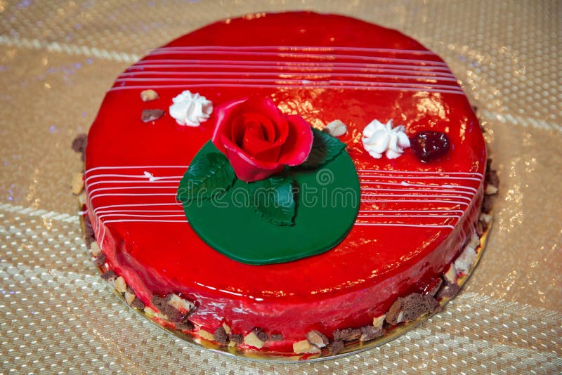 Red Flowers on the Cake . Red Rose on the Cake . Red Round Cake. Stock ...