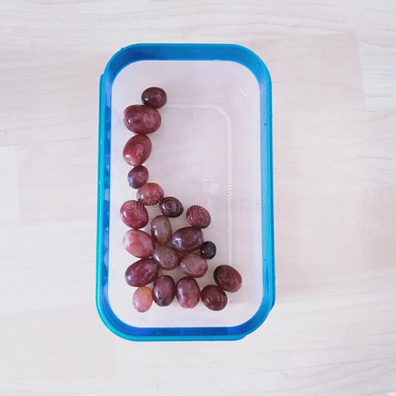 Red Grapes in a Rectangle Bowl Stock Image - Image of bowl, transparent ...