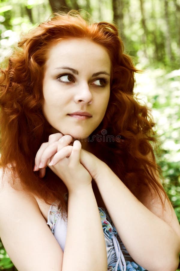 Red-headed nimf stock foto. Image of ogen, toevallig, sluit - 7376948