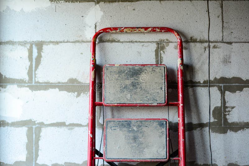Red Ladder on the Background of a Wall of Aerated Concrete Blocks Stock ...