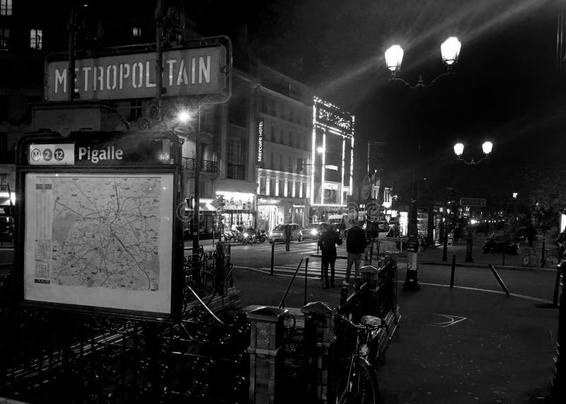 Red Light District Pigalle Paris Editorial Stock Image - Image of girl ...