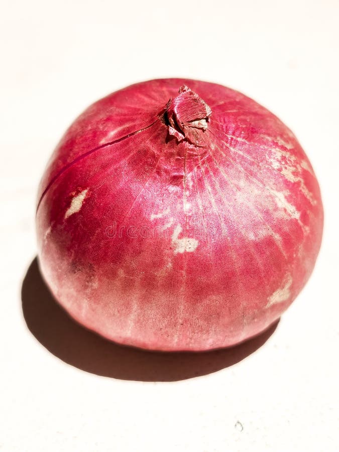 Red onion the tab stock photo. Image of fresh, onion - 271486430