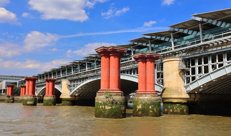 Red pillars in the Thames editorial photo. Image of pillars - 295145326