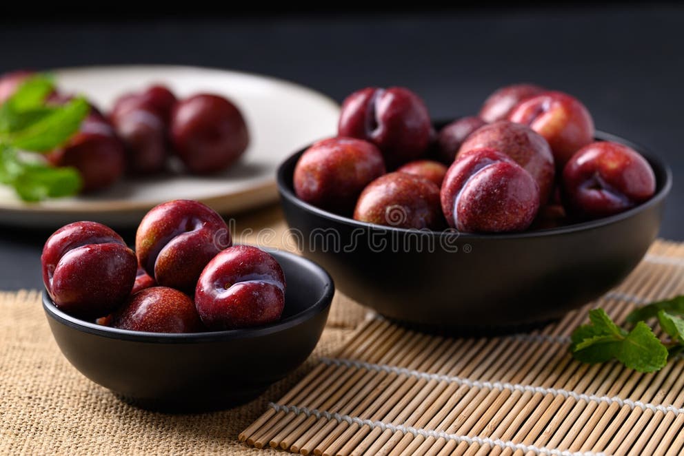 Red Plum Fruit (Japanese Plum or Chinese Plum) Stock Photo - Image of ...