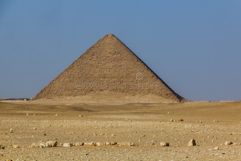 Red Pyramid in Dahshur, Egy Stock Photo - Image of sand, ruins: 266844402