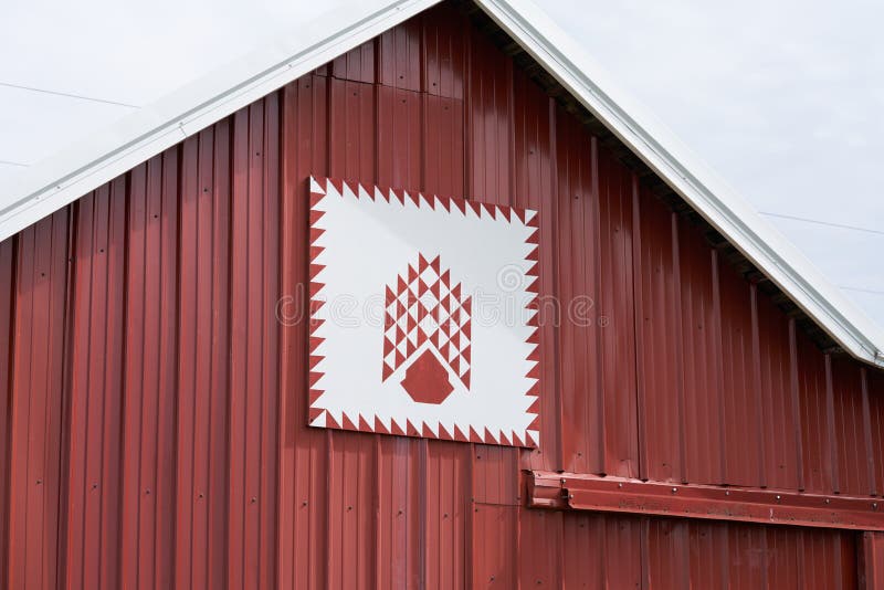 Red Quilt Pattern on Red Barn Stock Image - Image of structure, vintage ...