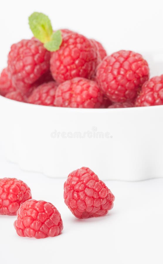 Red Raspberry in a White Bowl Stock Photo - Image of dessert, organic ...