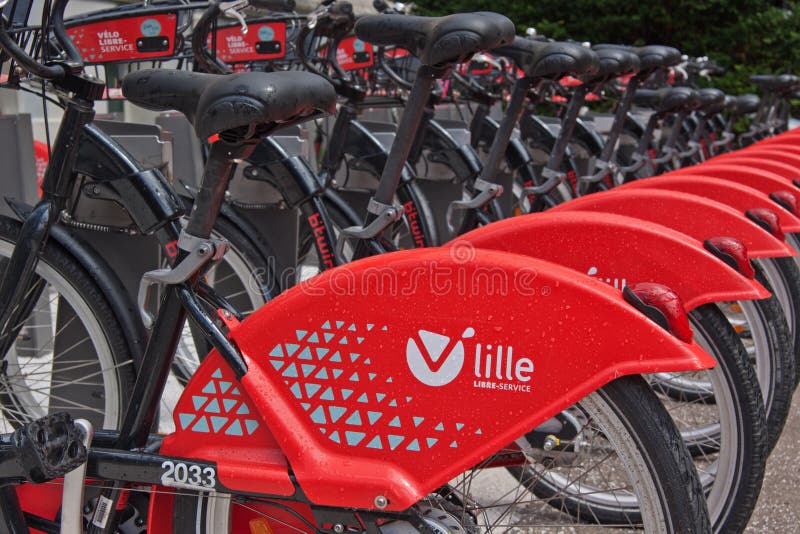 Red Rental Cycle Fleet editorial stock photo. Image of pedal - 25982053