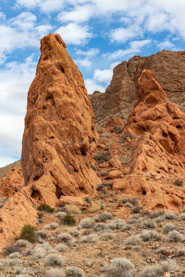 Red Rock Pinnacle in Nevadaâ€™s Valley of Fire State Park Stock Image ...