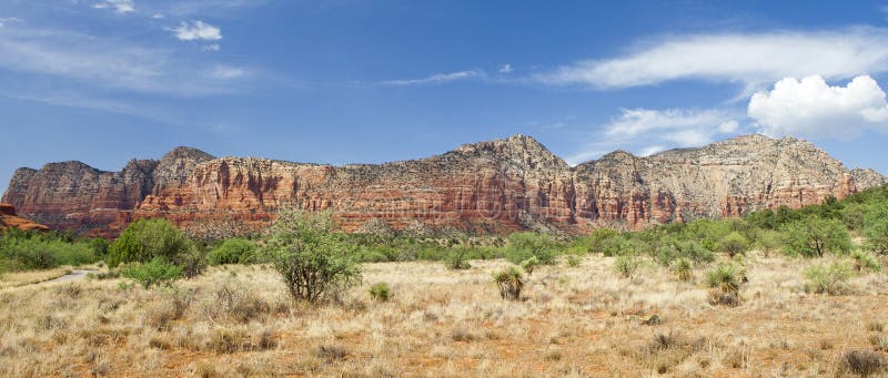 The Red Rocks of Sedona, Panorama View of the Lee Mountain Summit Stock ...