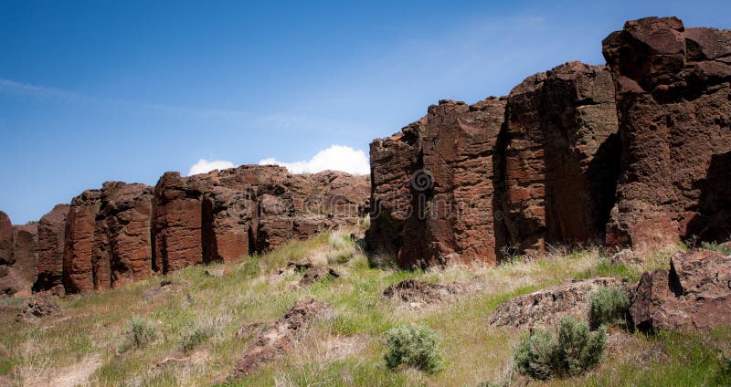 Red Rocky Cliffs in the Desert Stock Image - Image of summer, cliffs ...