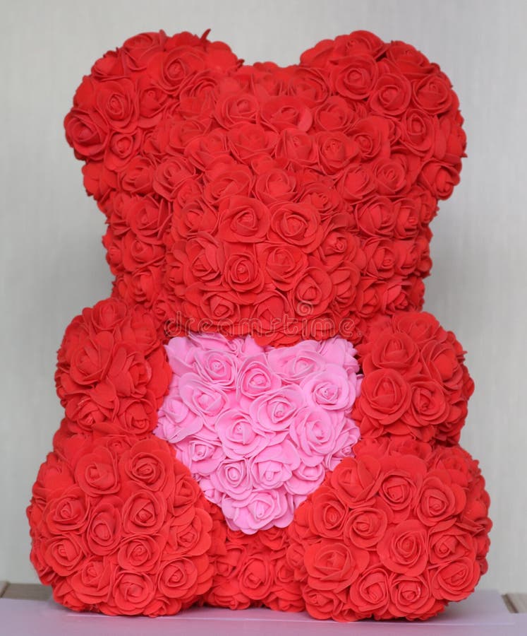 Bear of roses with heart stock image. Image of valentineamp - 170507057