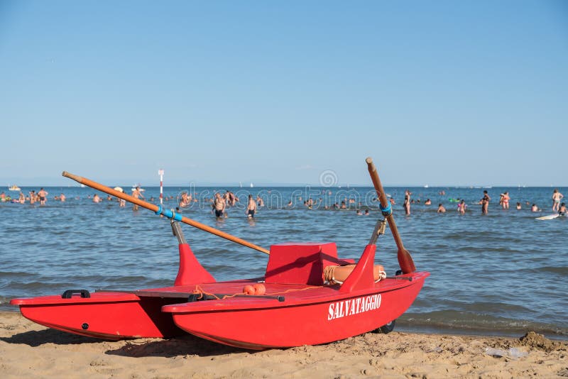 Rowboat on a Beach, Russell, NZ Editorial Image - Image of beach, pier ...