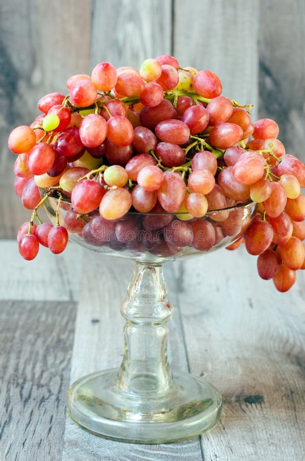 Red seedless grapes stock image. Image of ripe, fruit - 32881643