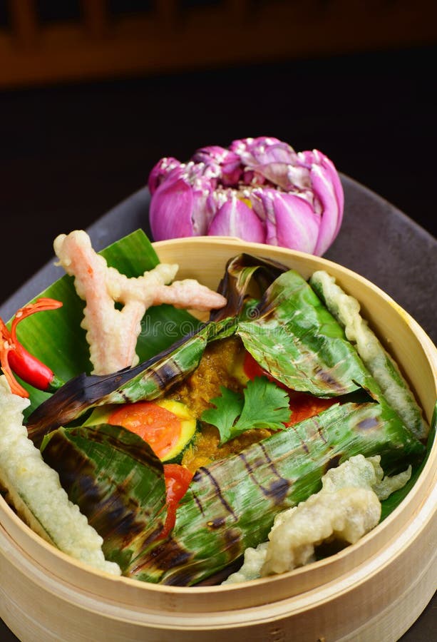 Red Snapper Fish Fillet Wraped in Banana Leaf Stock Photo - Image of ...