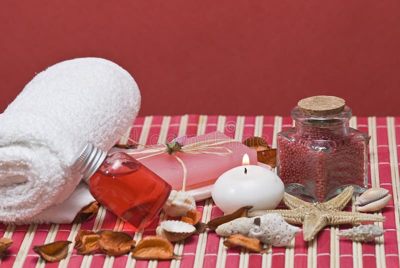 Red spa. stock afbeelding. Image of lichaam, bamboe, fles - 17064441