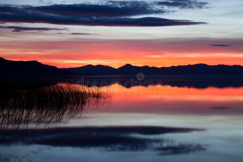 Sunset on Utah Lake stock image. Image of dusk, calm - 27899171