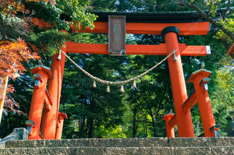 Red Torii Gate at the Entrance of Hakone Shrine Editorial Photography ...