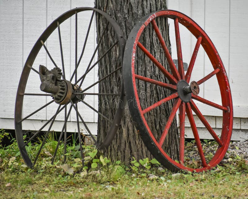 Rusty Red and White Wagon Wheels Stock Image - Image of tanks, rusty ...