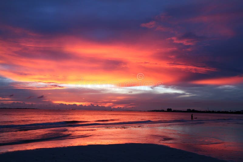 Red, White & Blue Sunset Stock Photo - Image of sand, travel: 32875762