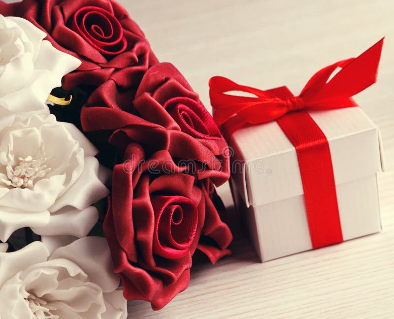 Red and White Roses and Gift Box Stock Image - Image of romance, copy ...