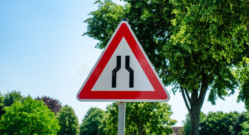 Red White Triangular Sign Arrow Pointing Left Stock Photos - Free ...