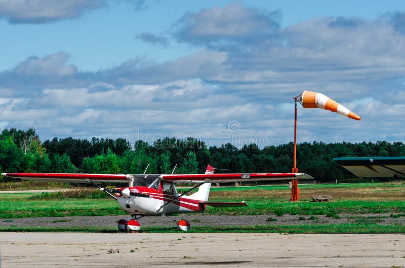 Single Engine Airplane Landing Grassy Runway Stock Photos - Free ...